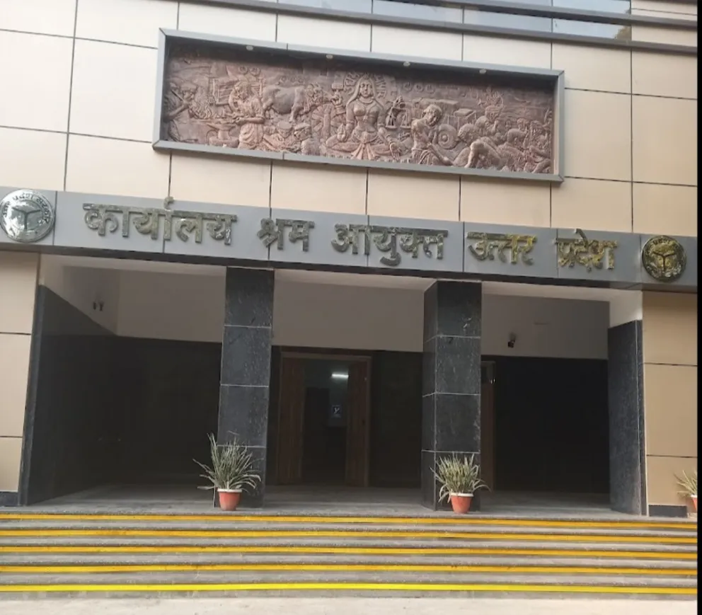 Kanpur: शासन के दबाव में KFCL प्रबंधन ने बंदी का नोटिस फिलहाल किया ...