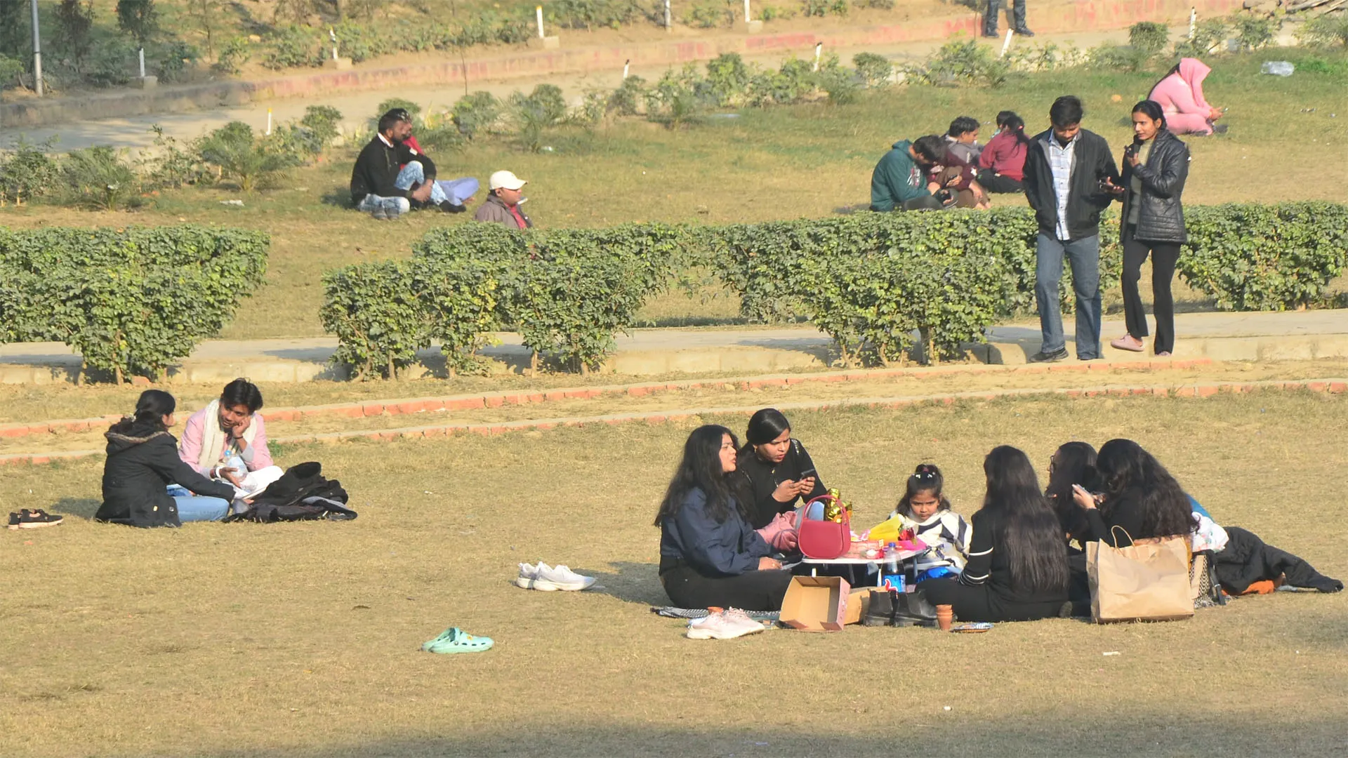 Bareilly : सर्द हवाओं से बढ़ी गलन...कोहरे का अलर्ट जारी - Amrit Vichar