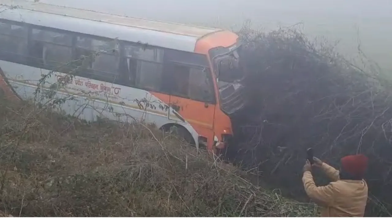 अमेठी में भीषण सड़क हादसा... दो की मौत, चार घायल - Amrit Vichar