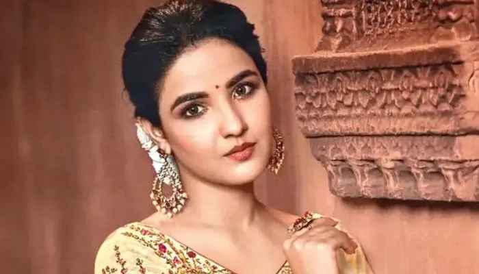 Jasmin Bhasin अपनी Untitled बॉलीवुड फिल्म की शूटिंग जुलाई से करेंगी ...