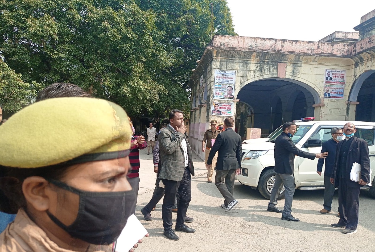 मुरादाबाद : केस डायरी से कागज गायब होने पर भड़के वकील, पुलिस को दौड़ाया ...