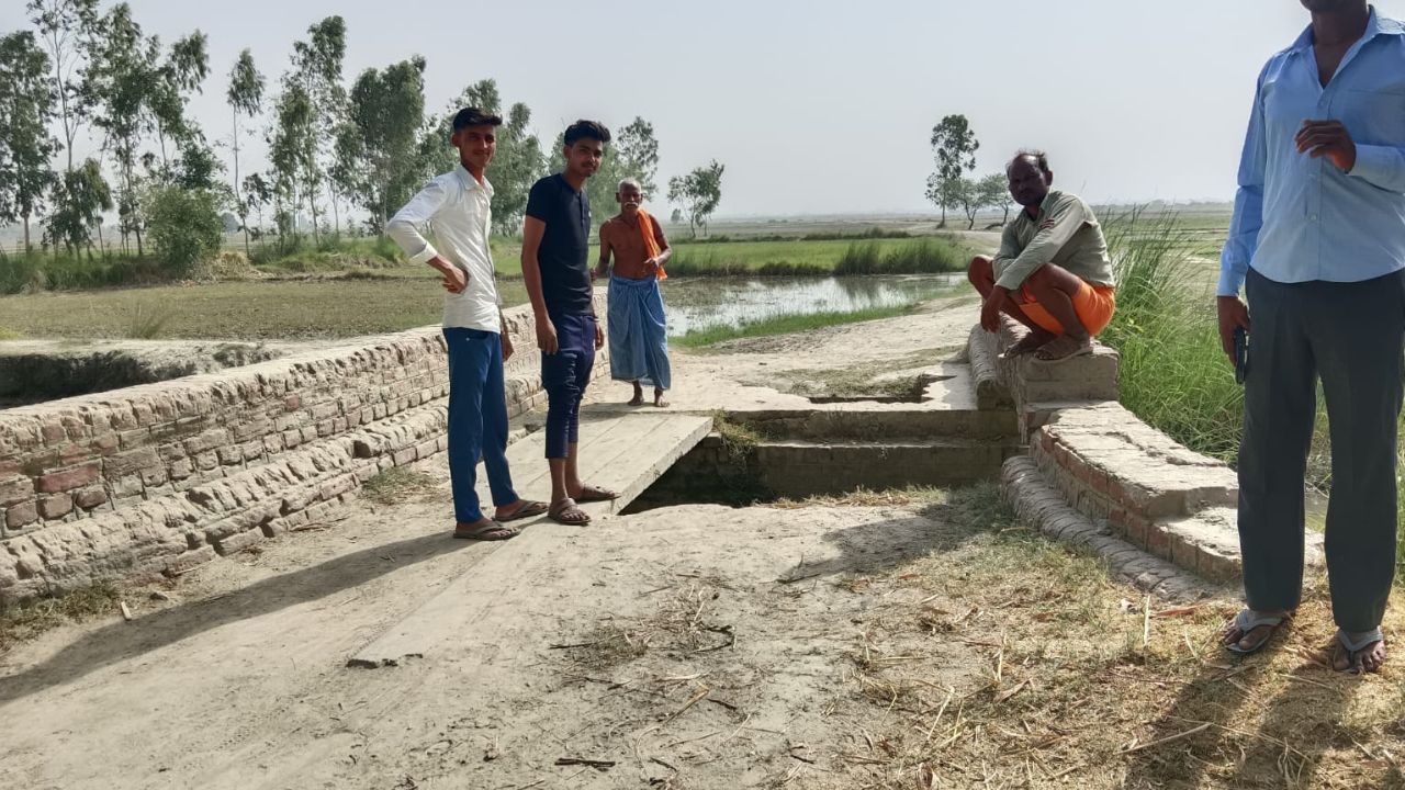 Unnao News: टूटी पुलिया दे रही हादसों को दावत...किसानों को खेतों तक पहुंचने में उठानी पड़ रही ...