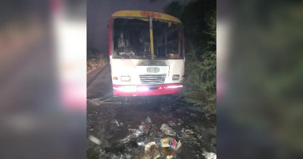 Banda Bus Fire : चलती रोडवेज बस बनी आग का गोला, 29 यात्रियों ने निकलकर ...