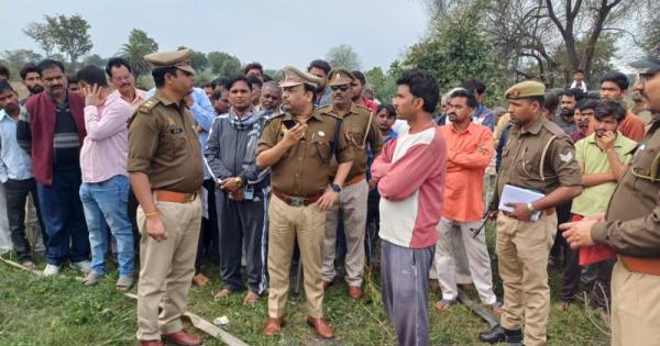 Mahoba Murder: धारदार हथियार से प्रहार कर किसान को उतारा मौत के घाट ...